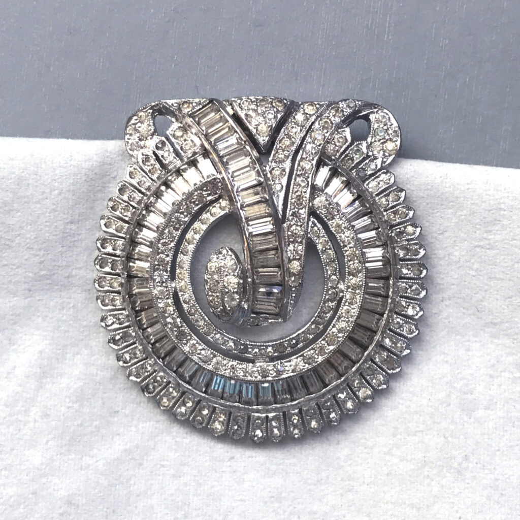 We buy and sell DeRosa necklaces, bracelets, brooches, clips, earrings ...